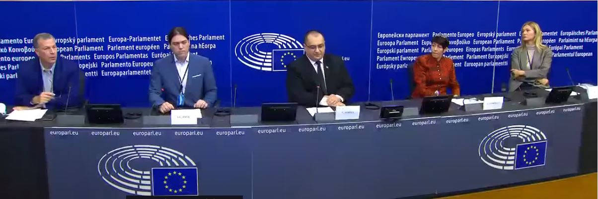 Συνέντευξη τύπου Ευρωβουλευτών κατά υποχρεωτικού εμβολιασμού και green ...